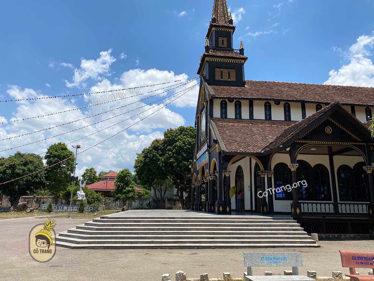 Nhà Thờ Gỗ Kon Tum - Một Kiến Trúc Độc Đáo, Đậm Nét Văn Hoá của Người Tây Nguyên